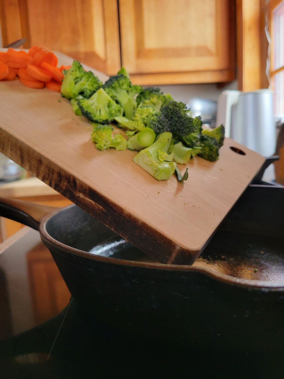 Single-Plank Cutting Board – Cora Ball